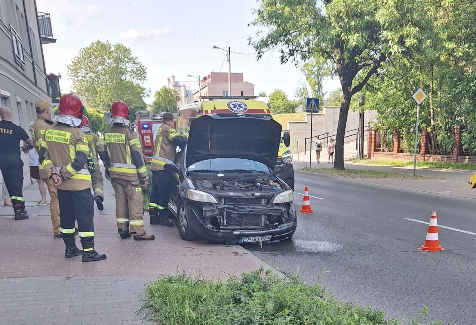 Zderzenie dwóch aut na ul. Jerozolimskiej. Ruch wahadłowy, jedna osoba poszkodowana - ePiotrkow.pl