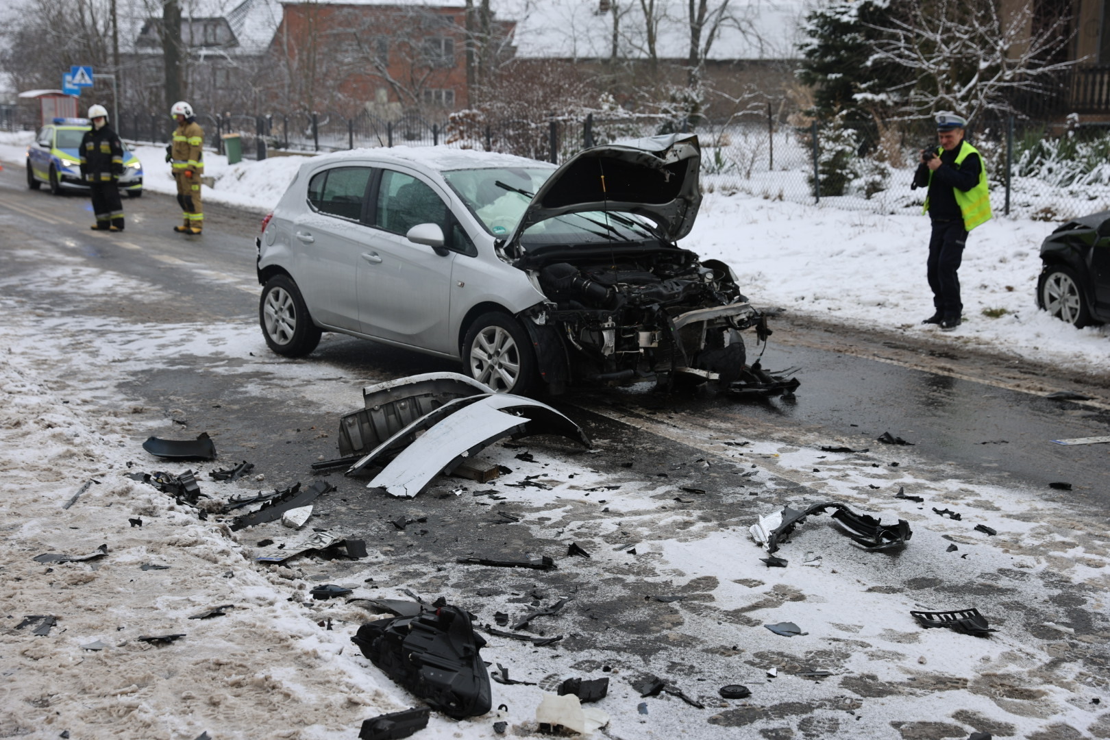 Trzy auta rozbite w Bujnach. Kilka osób poszkodowanych, droga ...